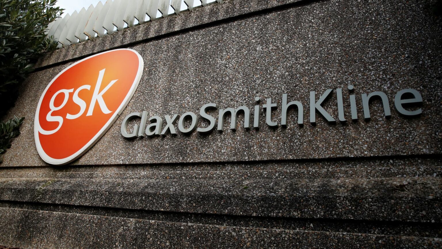 GSK Bets $10.6 Billion on Lung Cancer as Nuvalent Acquisition Reshapes ...